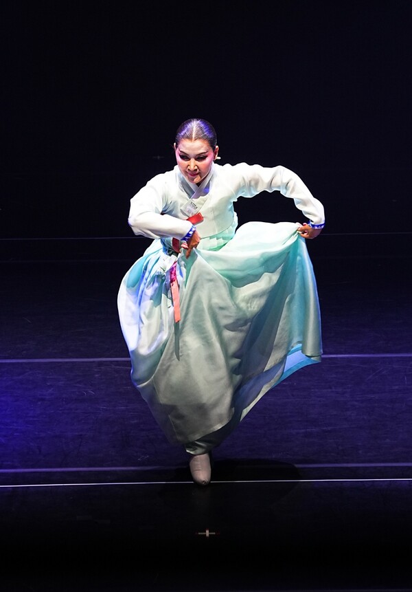 [리뷰]꽃씨처럼 날아간 한국무용, 한국 춤 줄기로 모이다